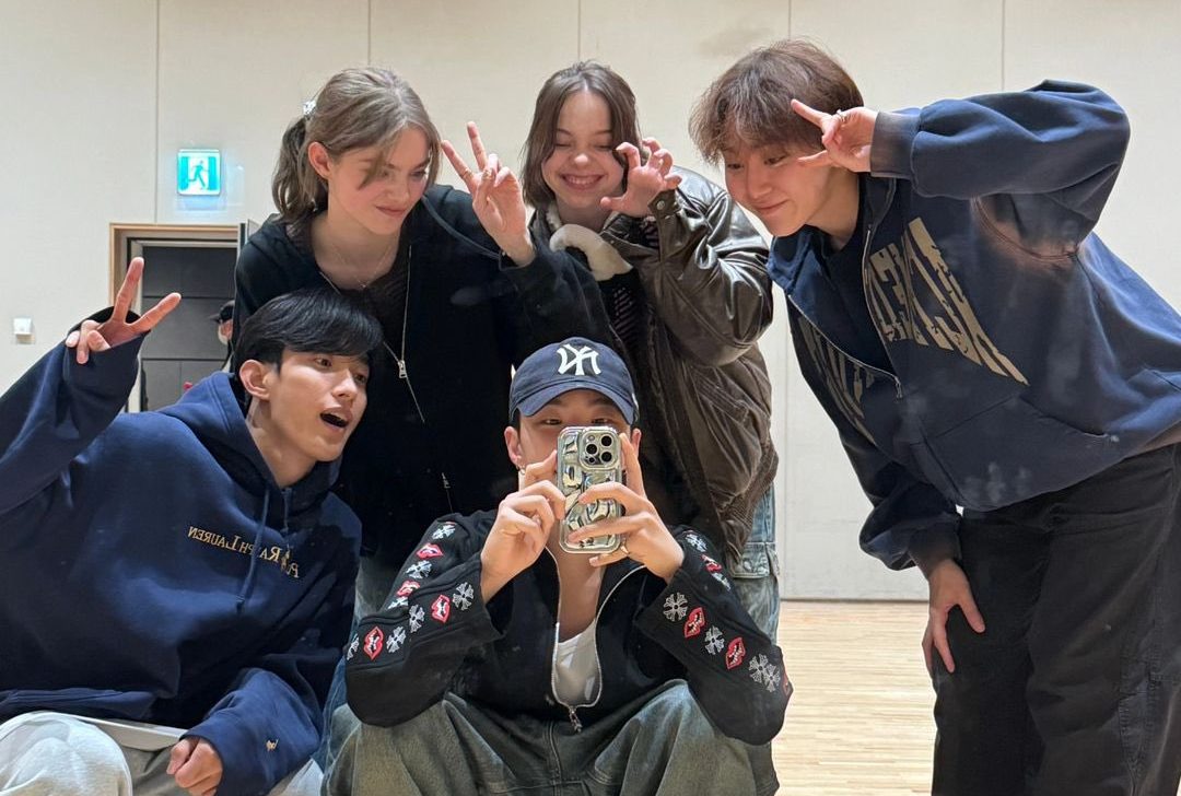 Emma Myers meets SEVENTEEN! "Successful Geek" | ENT NOW